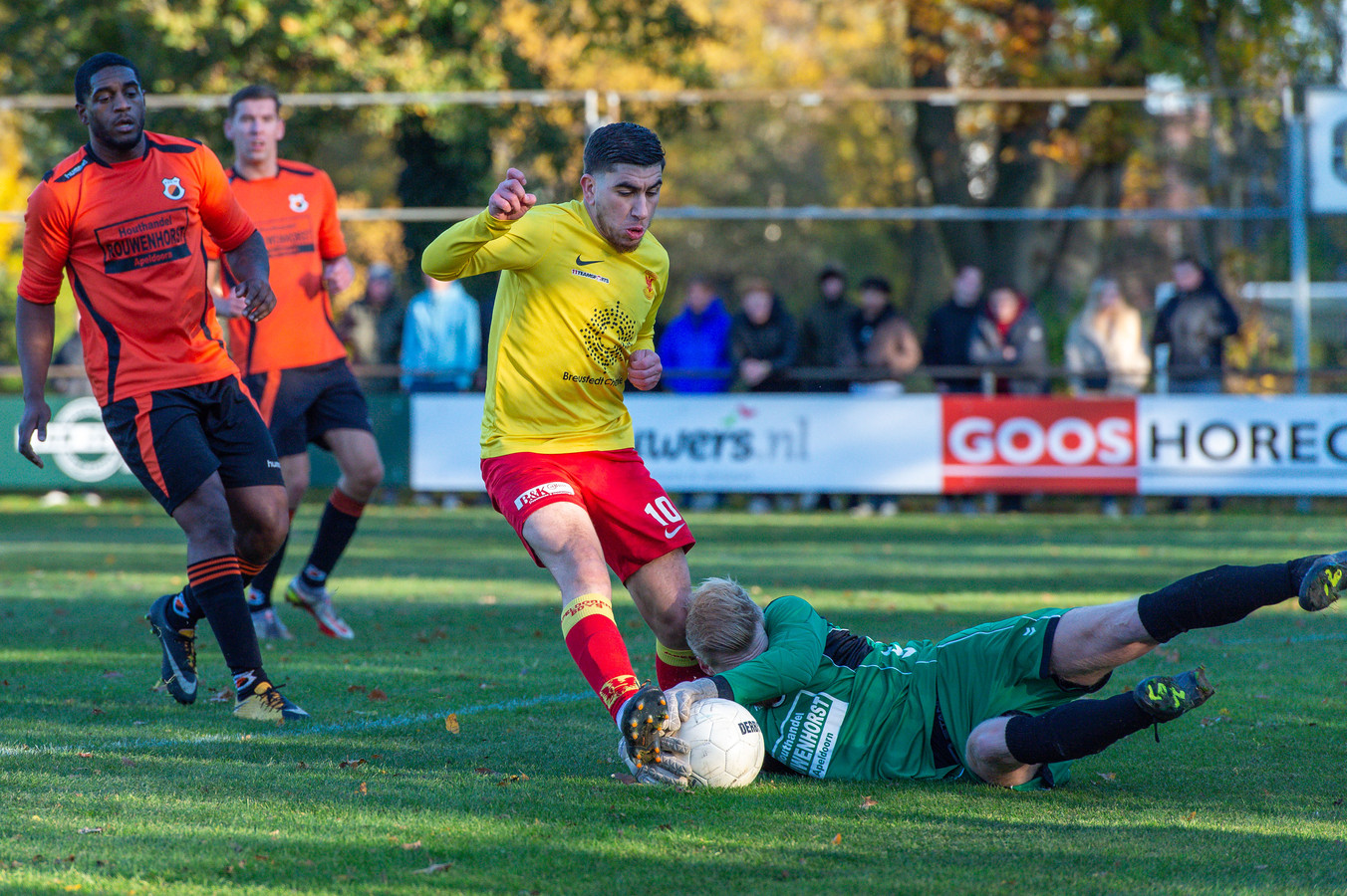 Apeldoornse Boys geeft degradatiekandidaat ZVV’56 een flink pak slaag ...